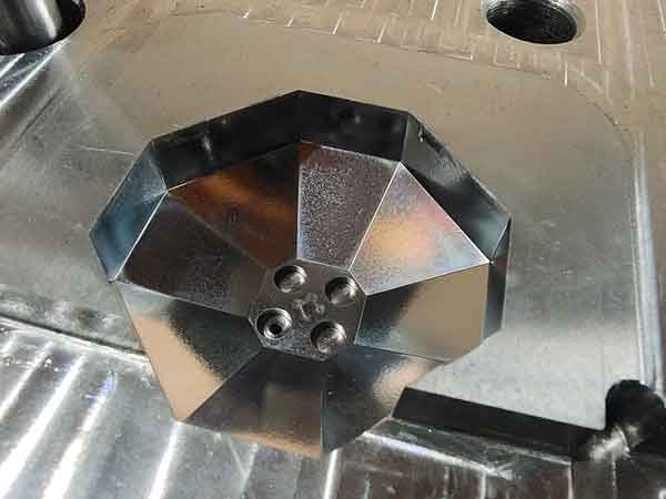 Injection mold for lego brick-like parts - Boyan Manufacturing Solutions